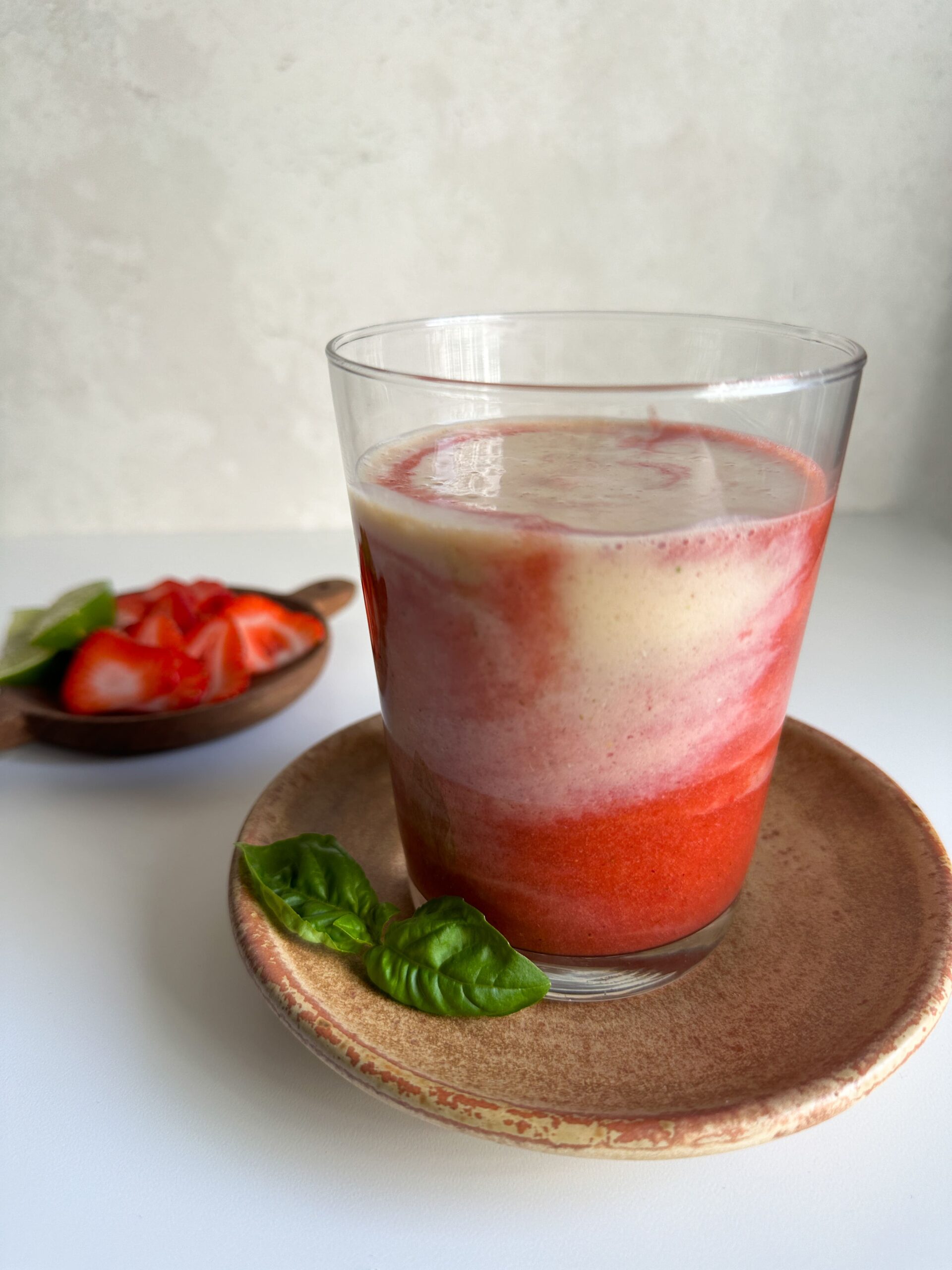 Banana Smoothie with Strawberry-Basil Coulis - Enjoy Lactalis